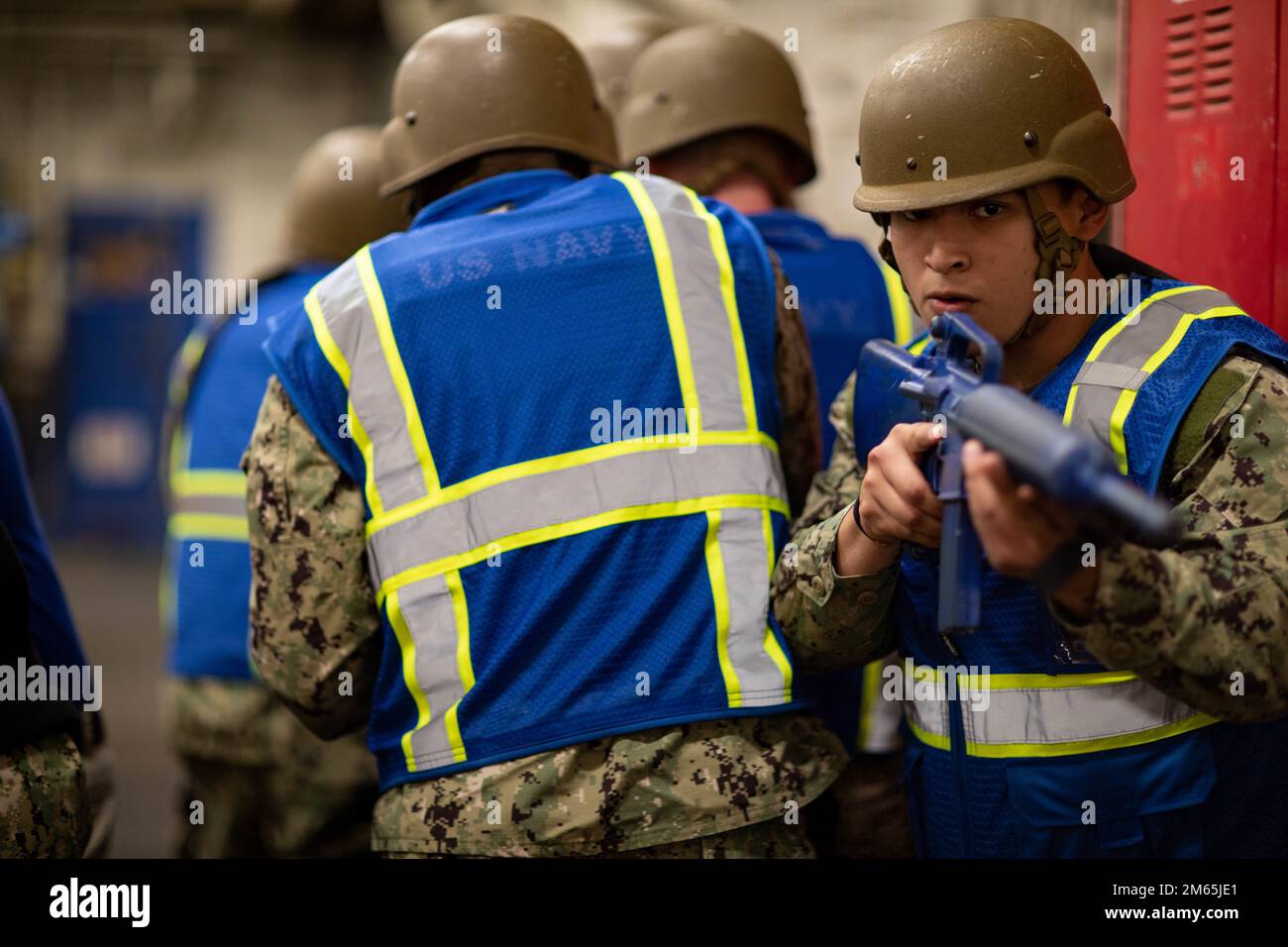 Wasp cass amphibious assault ship hi-res stock photography and images ...