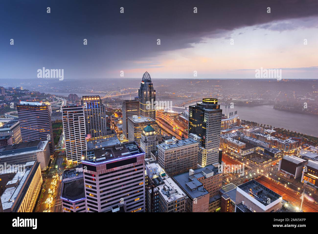 Cincinnati night ohio river aerial hi-res stock photography and images ...