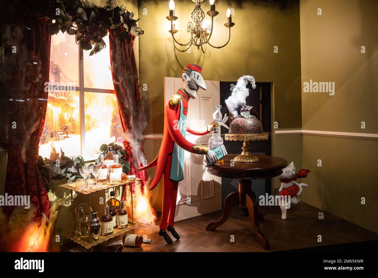 Fortnum and Mason Christmas decorated windows December 2022 Stock Photo ...
