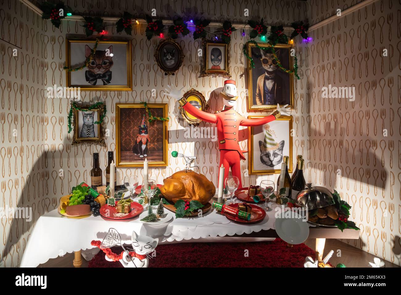 Fortnum and Mason Christmas decorated windows December 2022 Stock Photo ...
