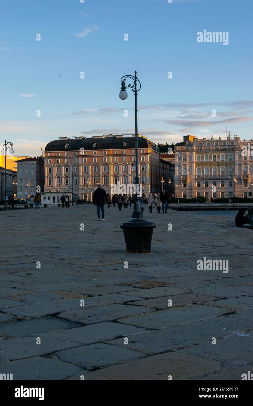 Discovering the city hi-res stock photography and images - Alamy