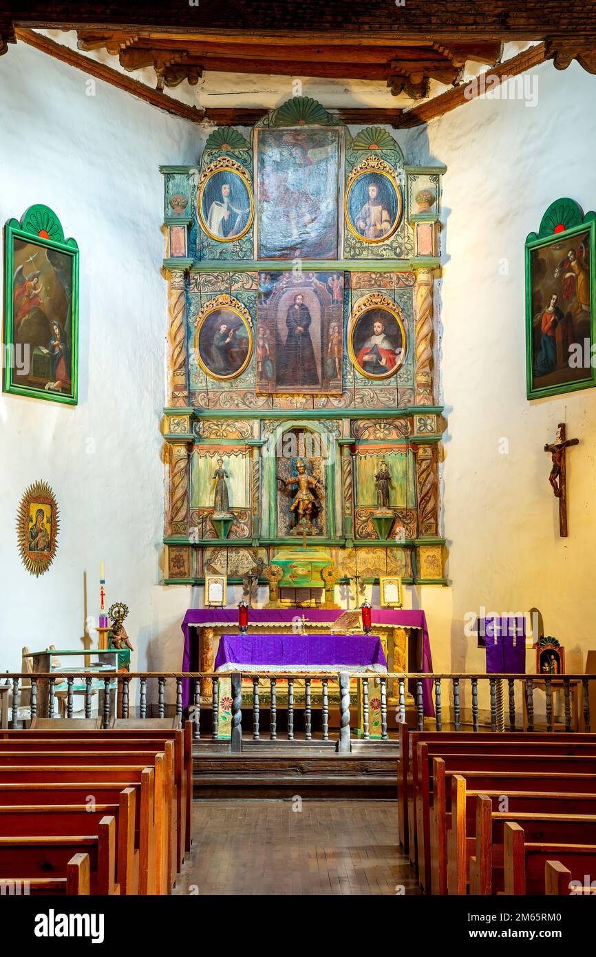 Mission churches hi-res stock photography and images - Alamy