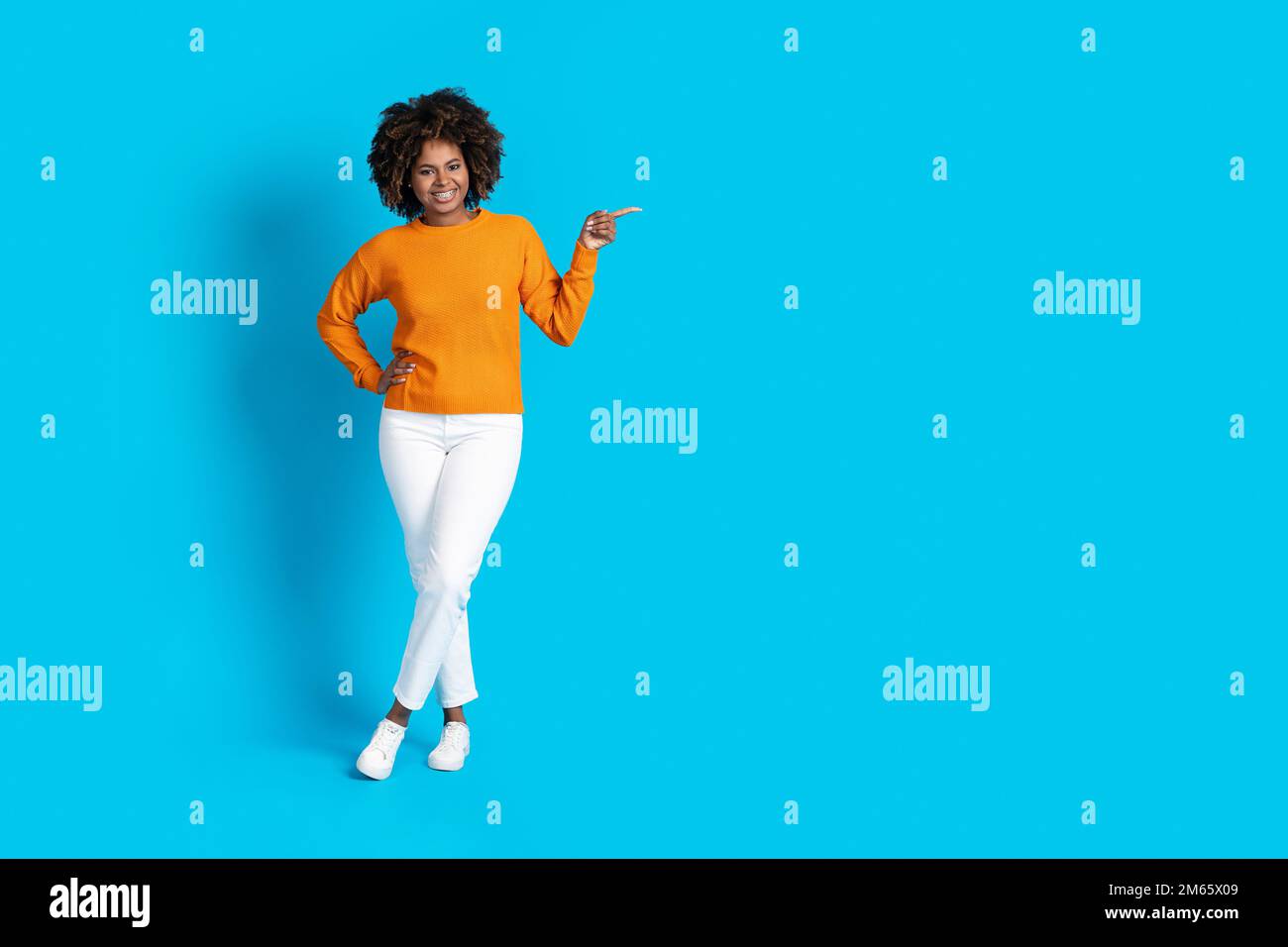 Black lady pointing hi-res stock photography and images - Alamy