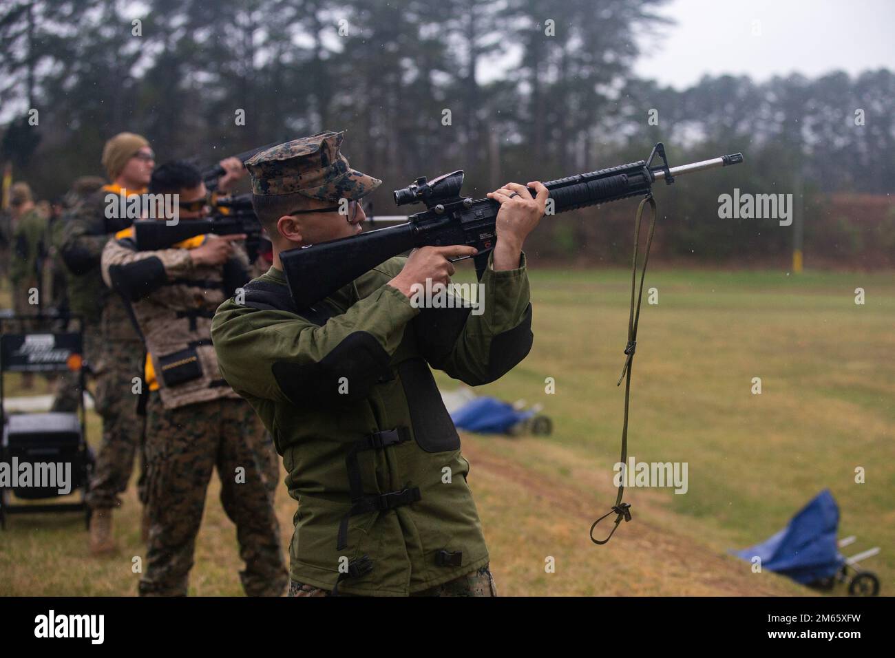 Long security lines hi-res stock photography and images - Alamy