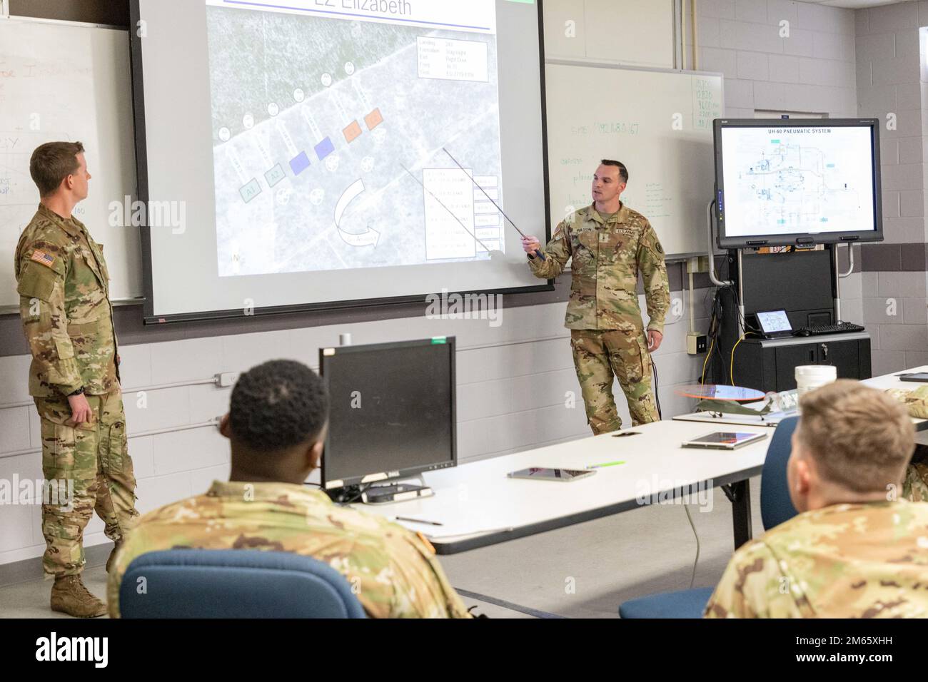 U.S. Army Soldiers with class 922-22, 1st Battalion, 212th Aviation ...