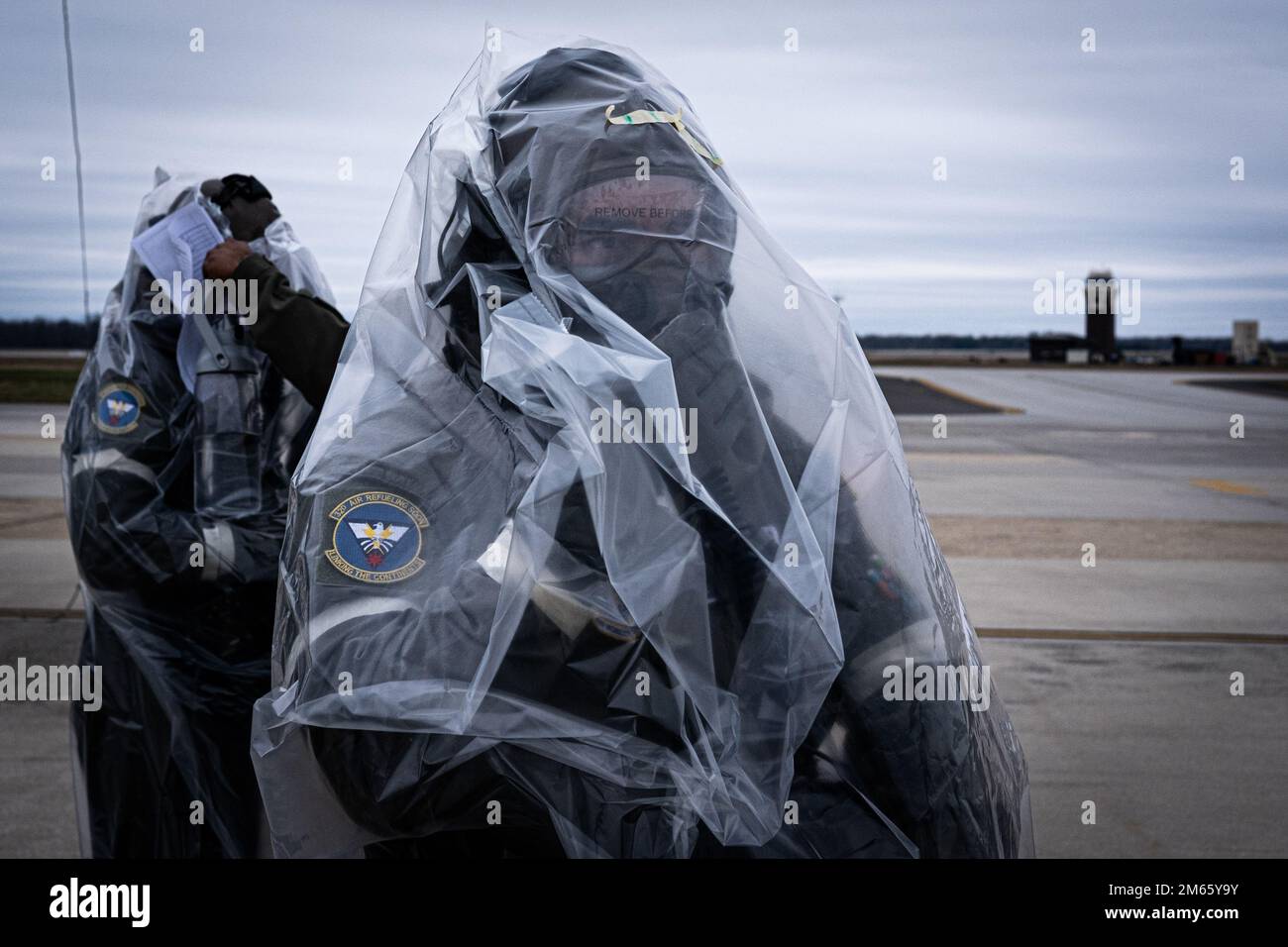 Aircrew eye and respiratory protection system hi-res stock photography ...