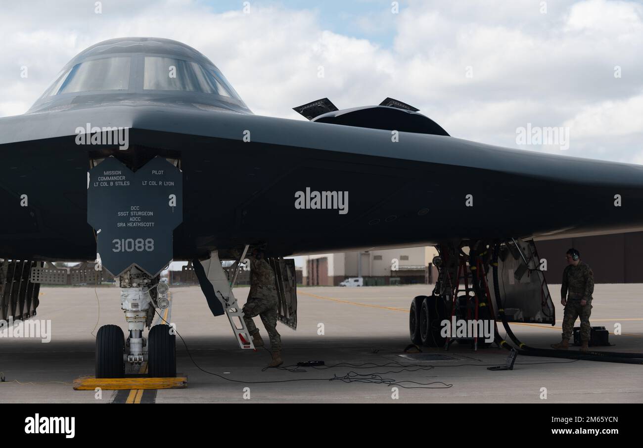 Airmen with the 509th and 131st Bomb Wings hot pit refuel a B-2 Spirit ...