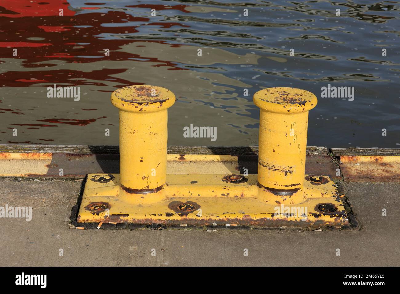 Yellow bollard for mooring ships in the port of Hamburg Stock Photo - Alamy