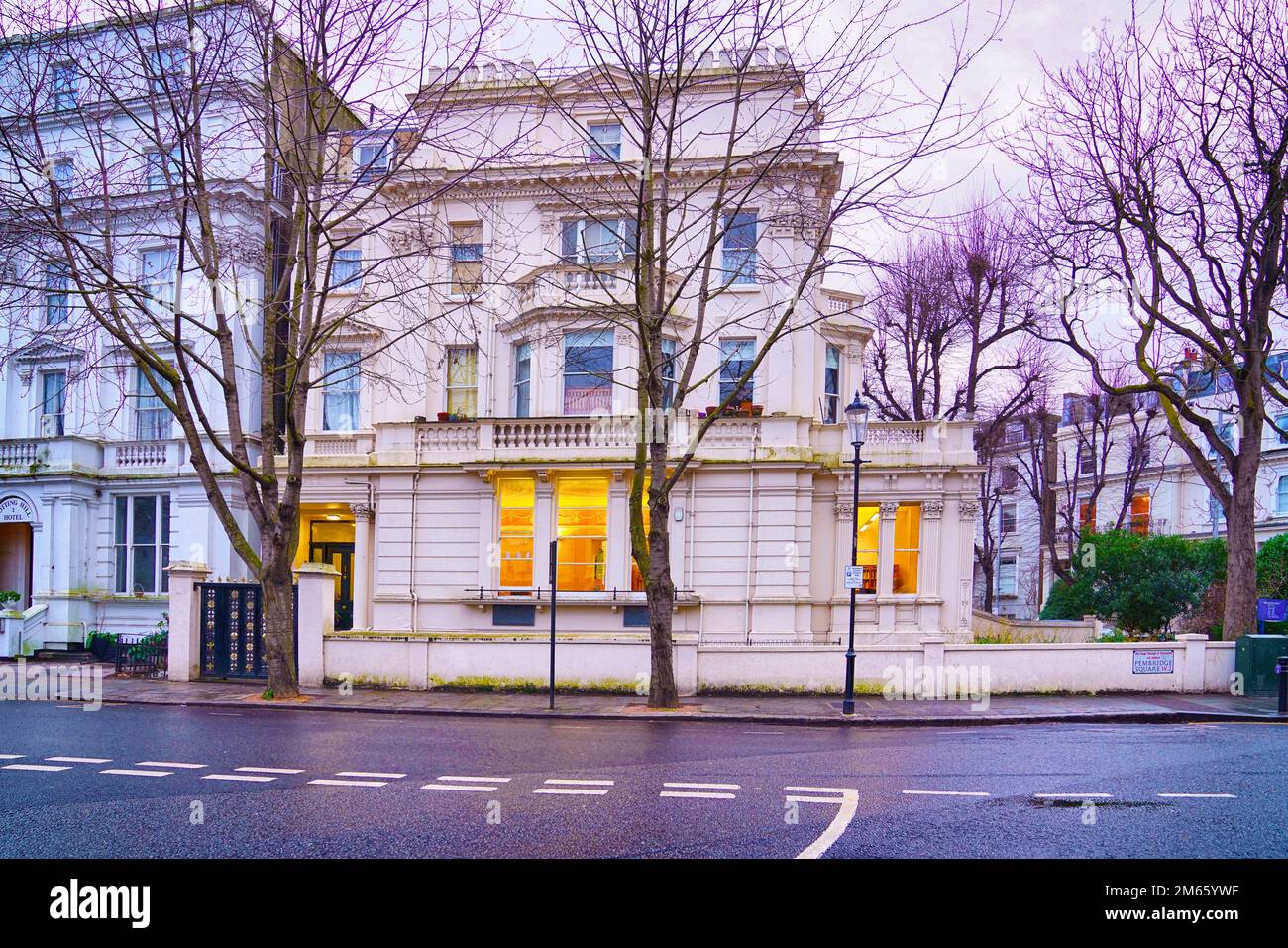 Notting hill gate library hi-res stock photography and images - Alamy