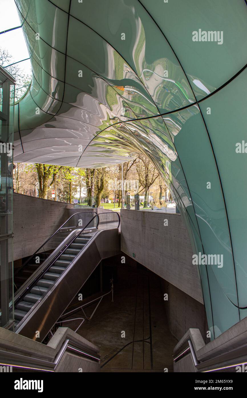 Hungerburg station, funicular railway and Cable Car to Nordkette ...
