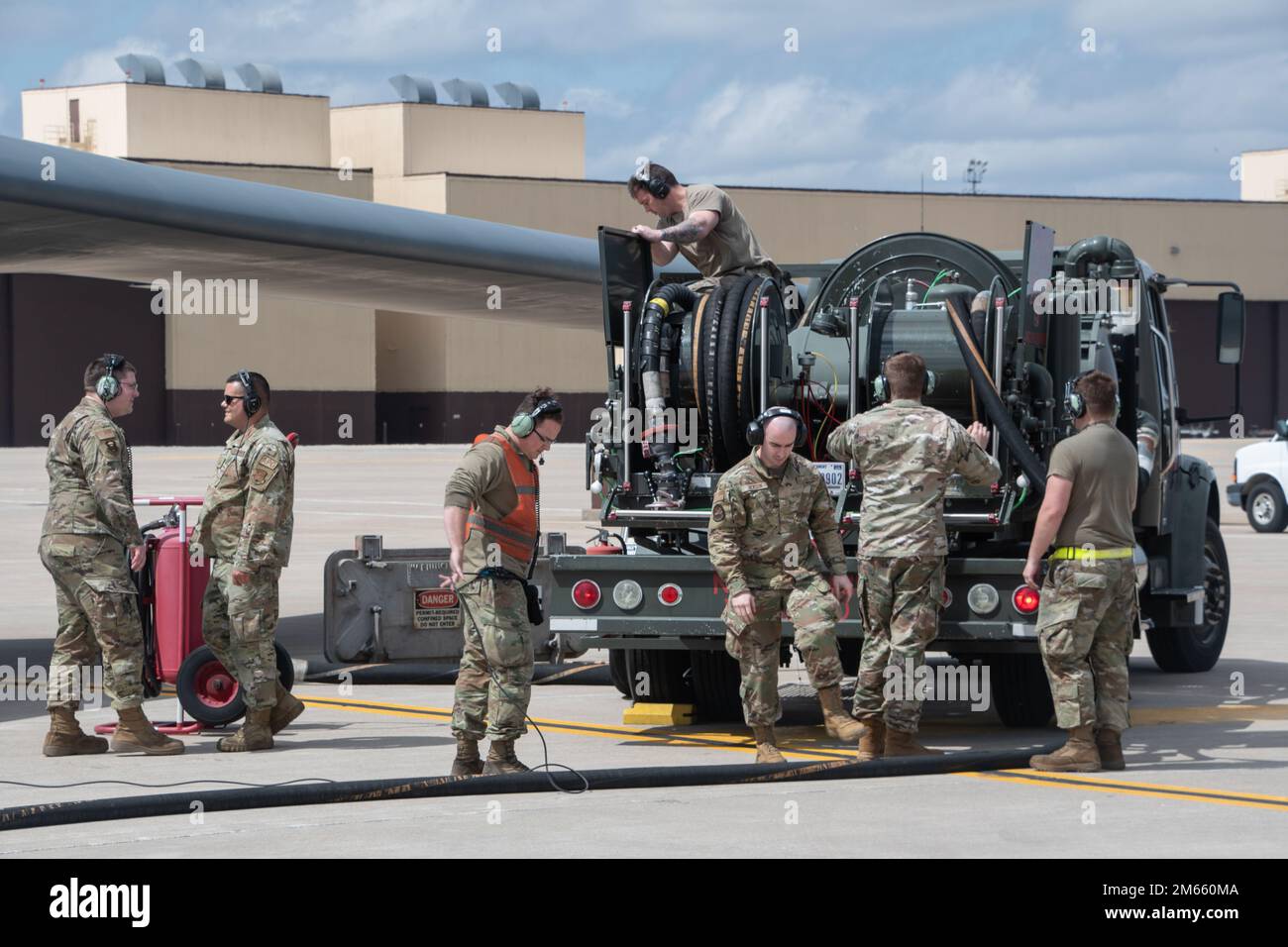Members of the 509th Bomb Wing Aircraft Maintenance Squadron and 509th ...