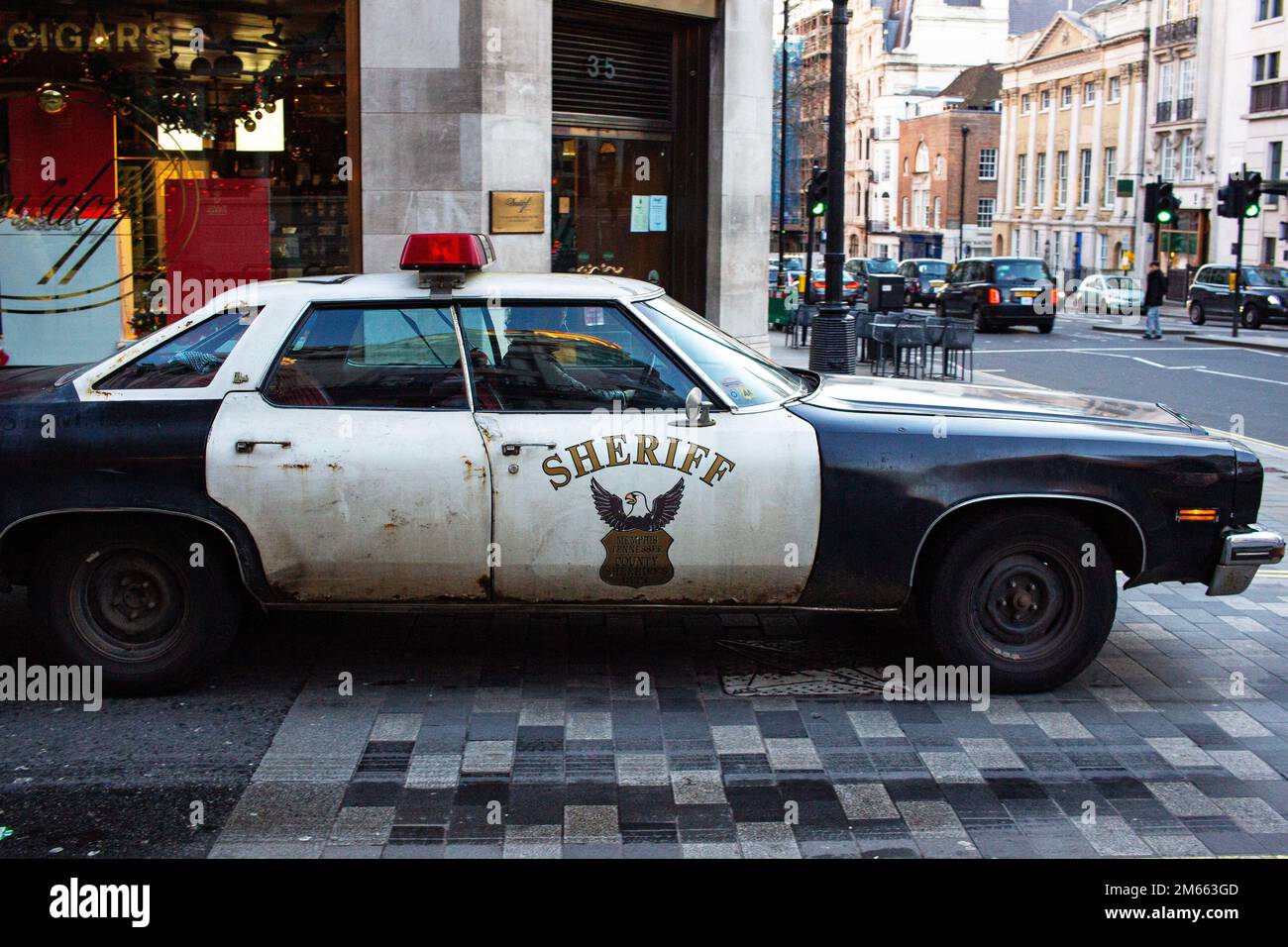 Private car with American Sheriff livery markings in Jermyn St, London ...