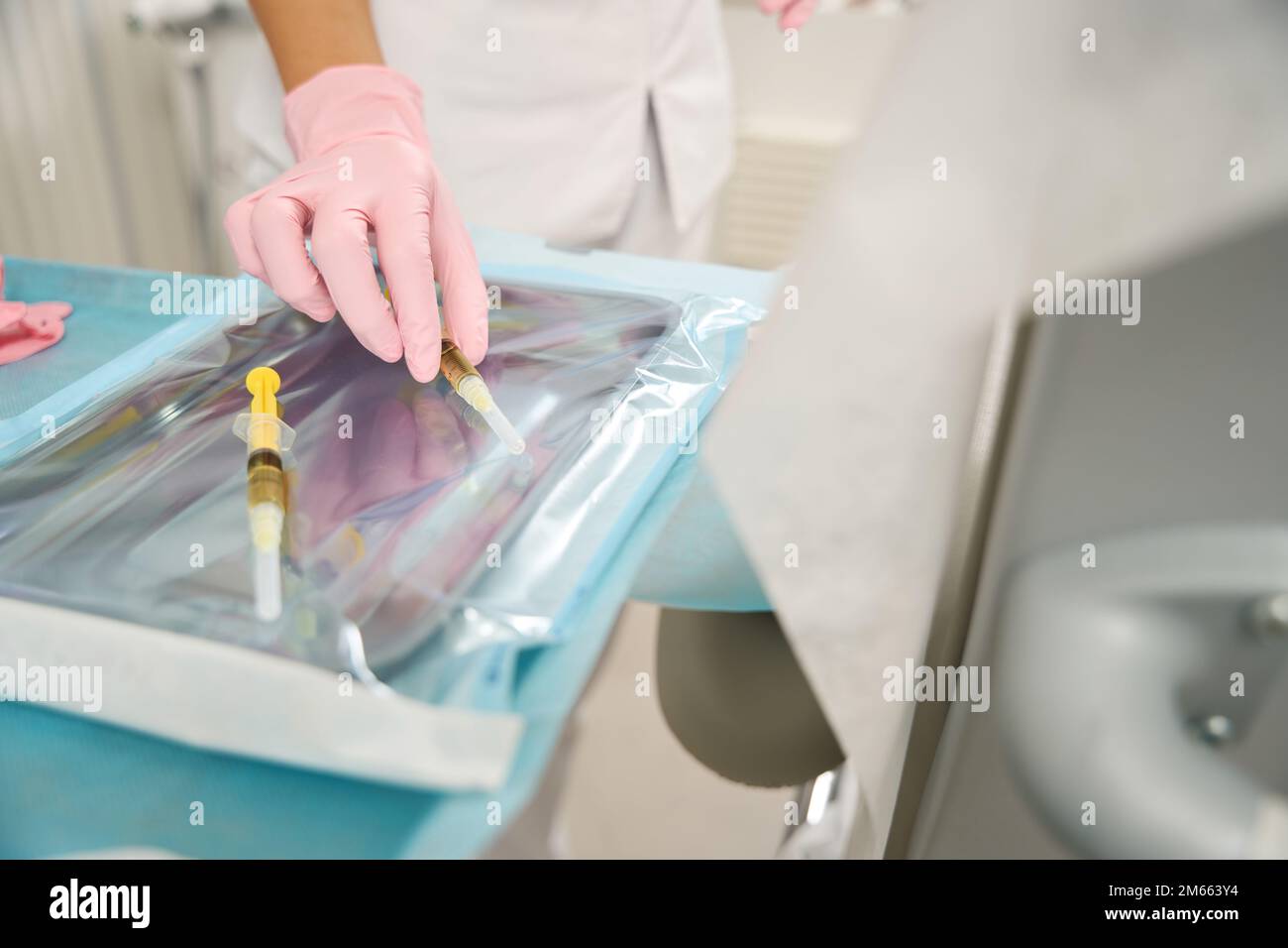 Injections ready hi-res stock photography and images - Alamy