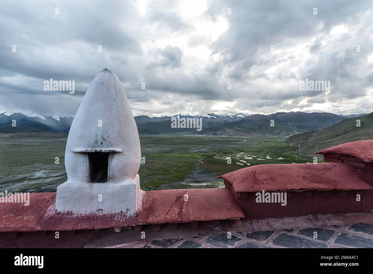 Beautiful Samding Monastery on Yamdrok Lake, Nangartse - Tibet Stock ...
