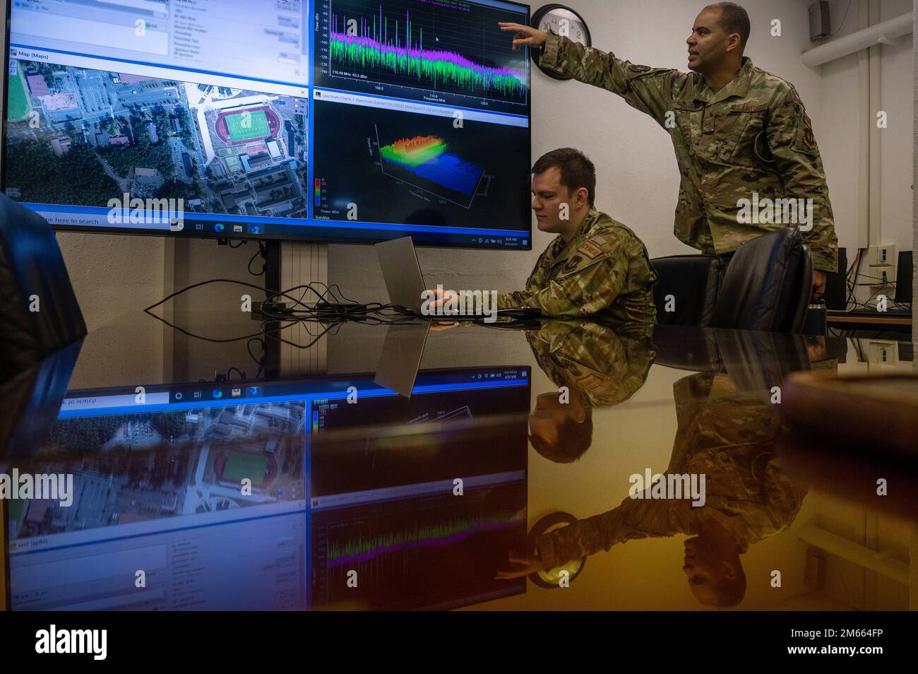 Electromagnetic spectrum operations hi-res stock photography and images ...