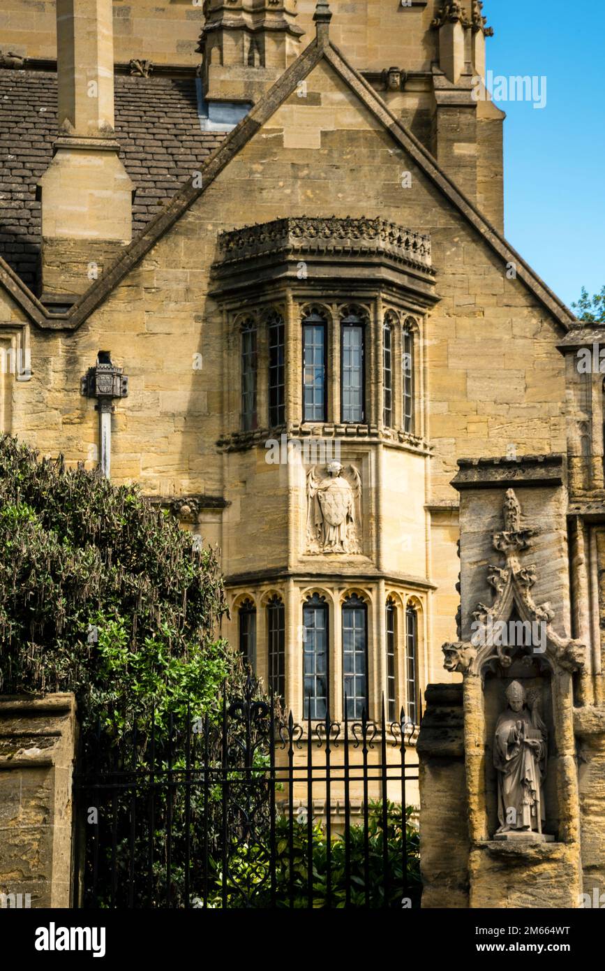 Gothic window and Gothic niche with a statue at Magdalen College ...