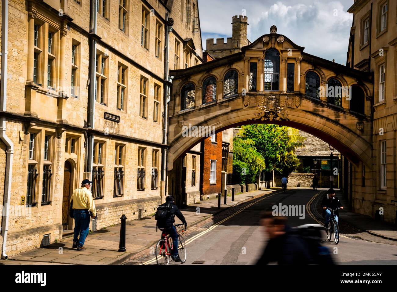 The Hertford Bridge or Bridge of Signs in Oxford, England Stock Photo ...