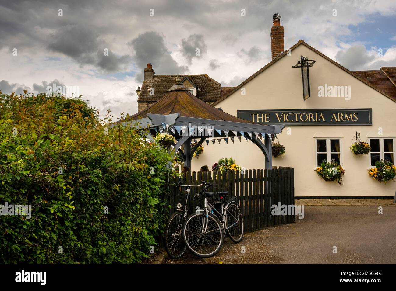 The Victoria Arms English Pub by River Cherwell in Oxfordshire, England ...