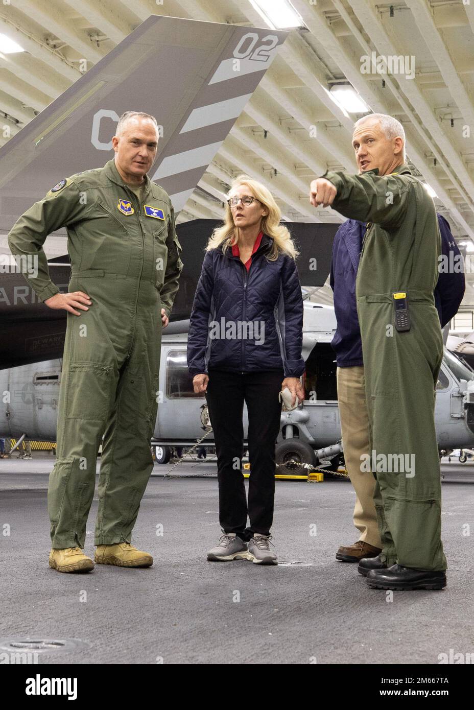 220406-N-TT639-2091 PACIFIC OCEAN (April 6, 2022) – Air Force Lt. Gen ...