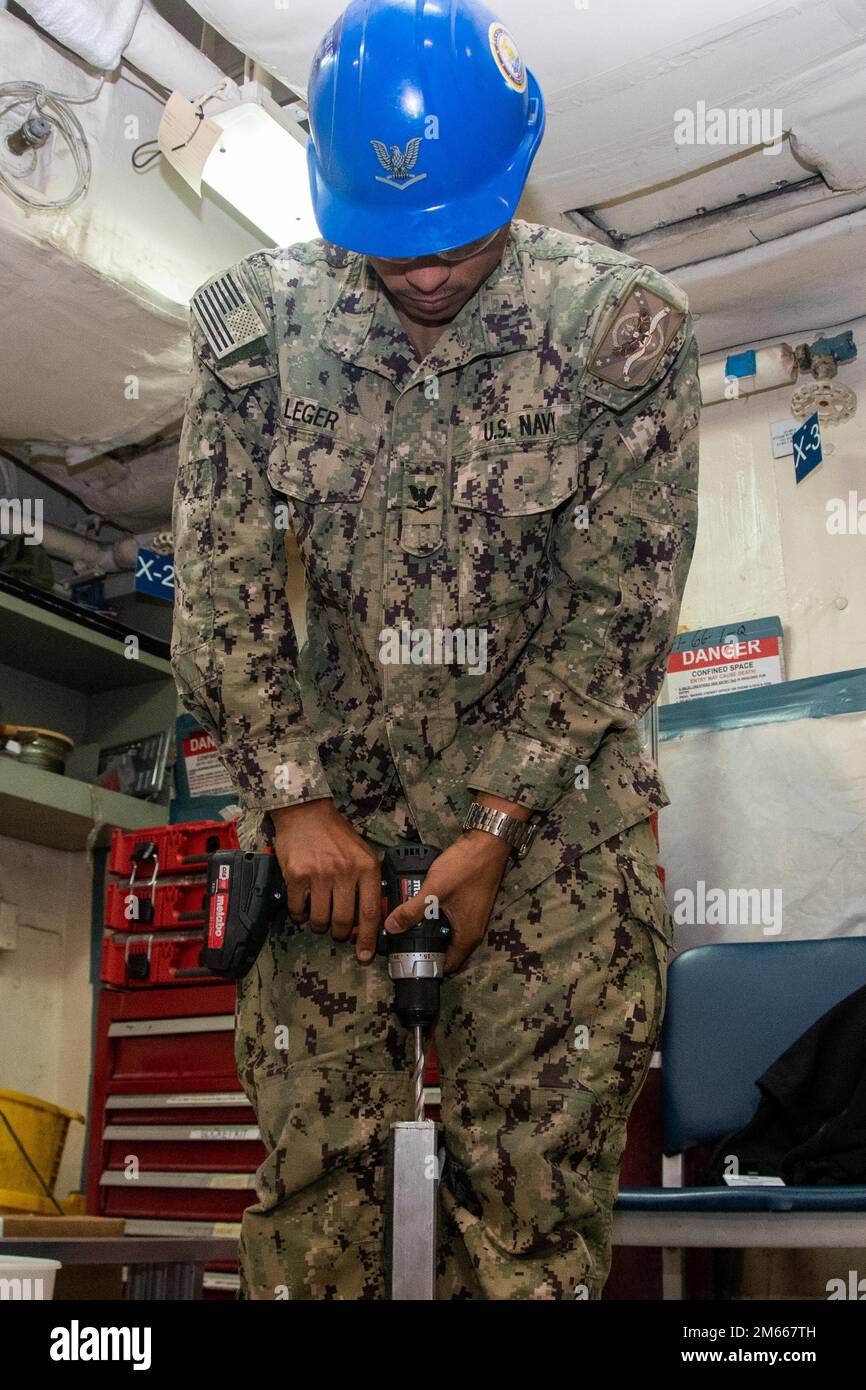 U s navy air traffic controller hi-res stock photography and images - Alamy