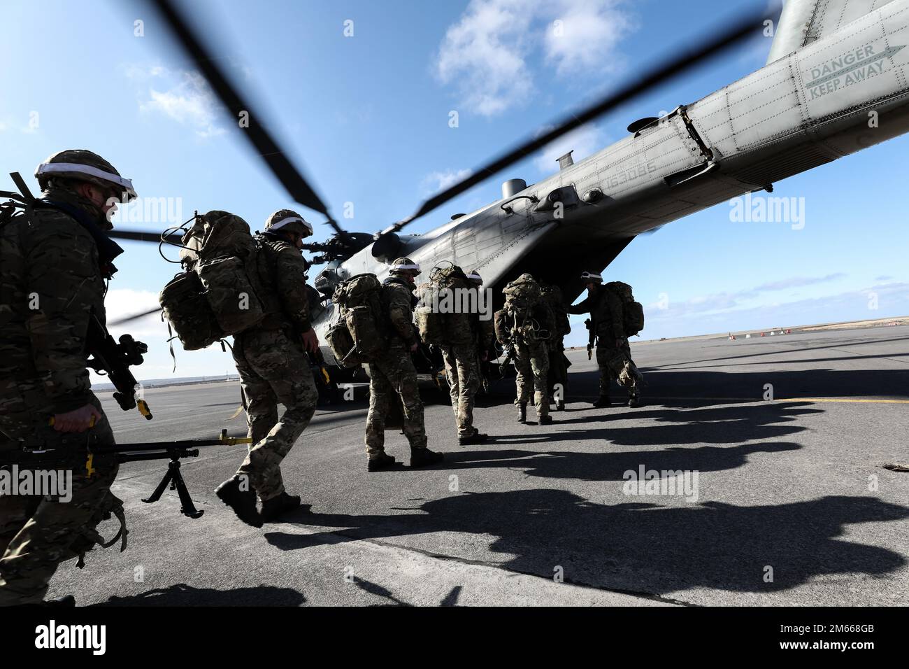 Royal Marine Commandos assigned to M Company, 42 Commando Royal Marines ...