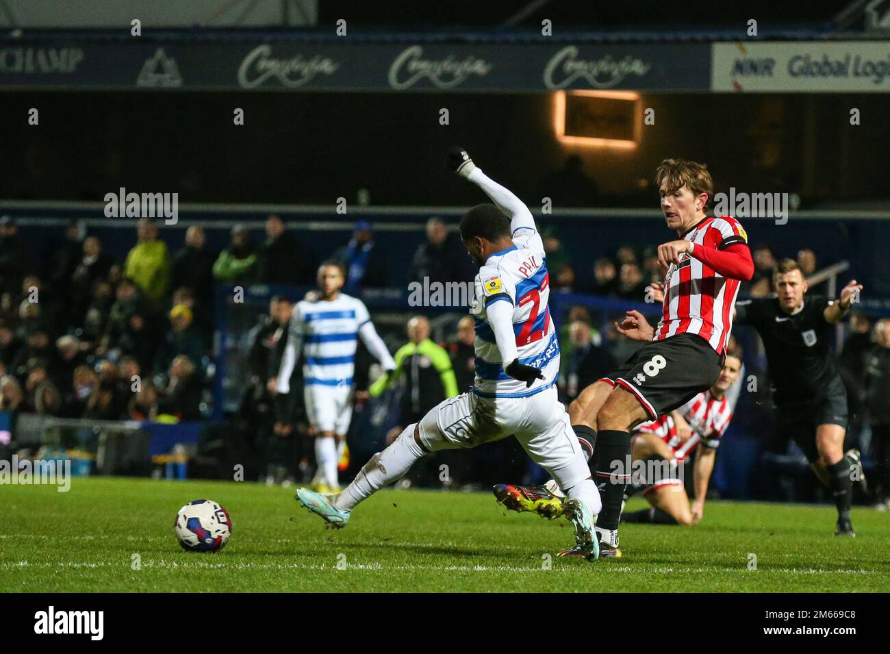 Sander Berge #8 of Sheffield United passes the ball during the Sky Bet ...