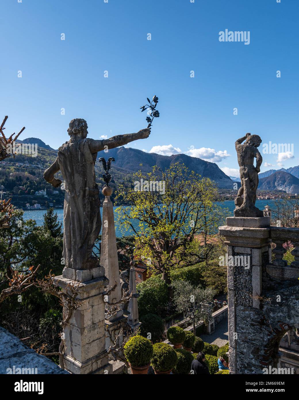 Beautiful Statues and sculptures decorating the garden of Palazzo ...