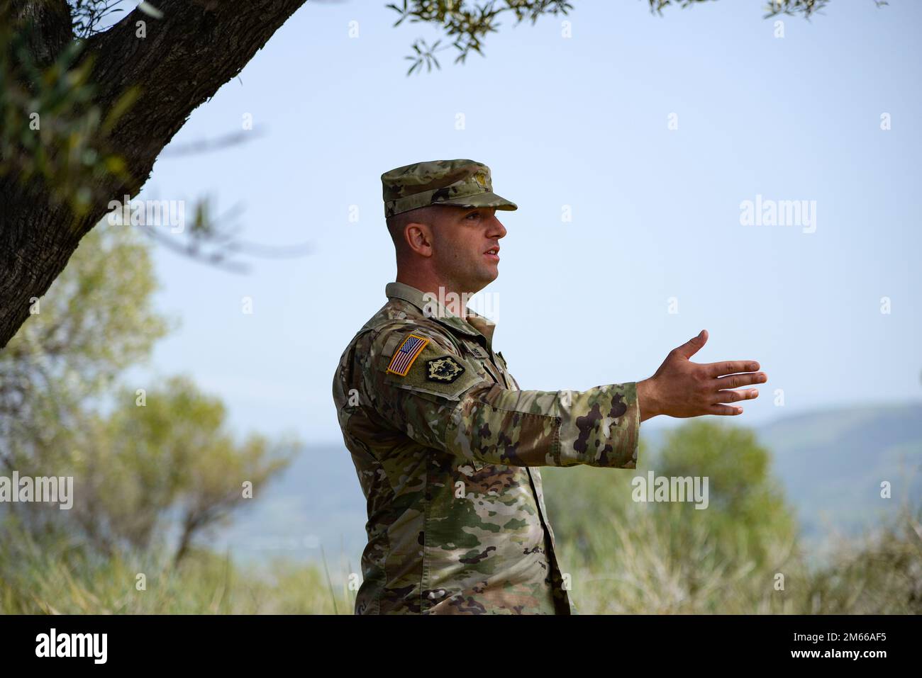 Hilltop briefing hi-res stock photography and images - Alamy