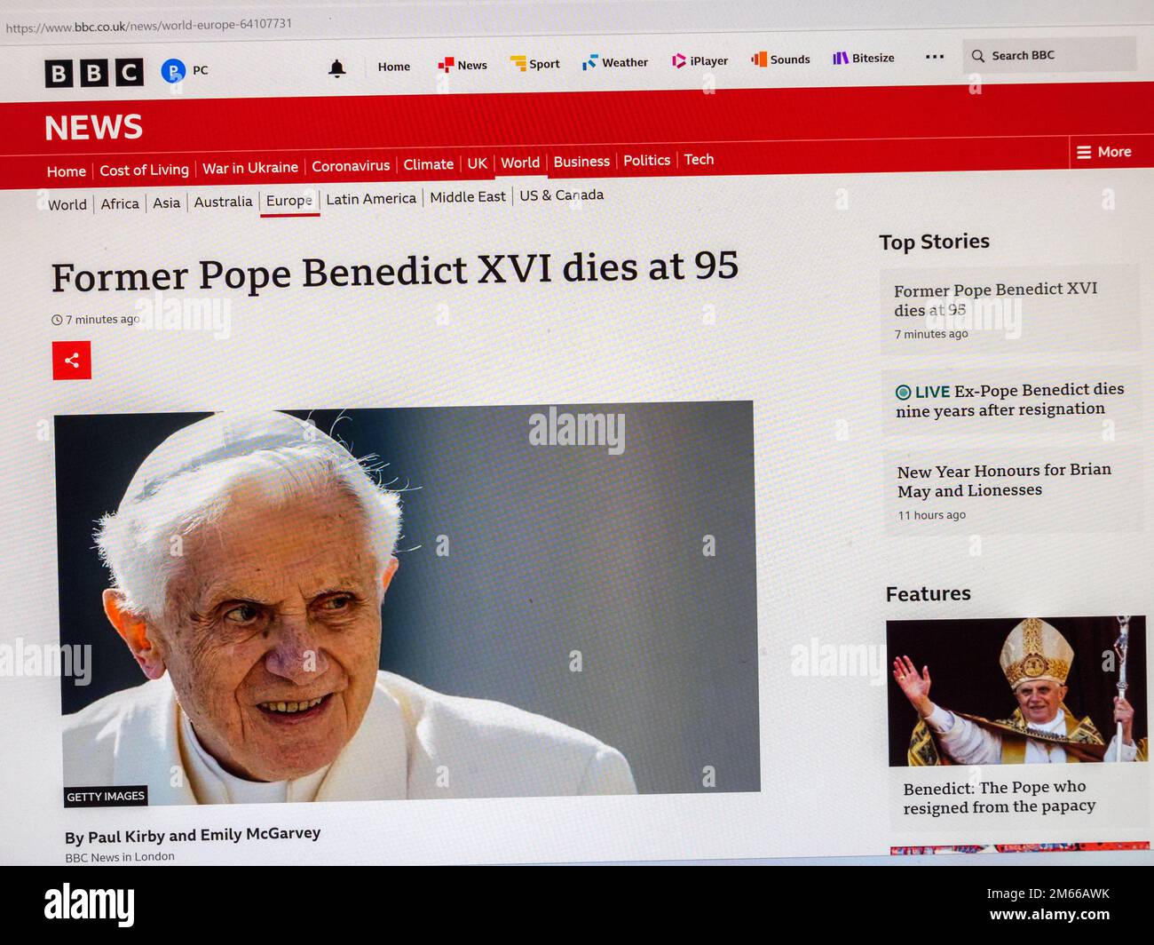 Breaking news reaction on the BBC News website to the death of Pope Emeritus Benedict XVI on ...