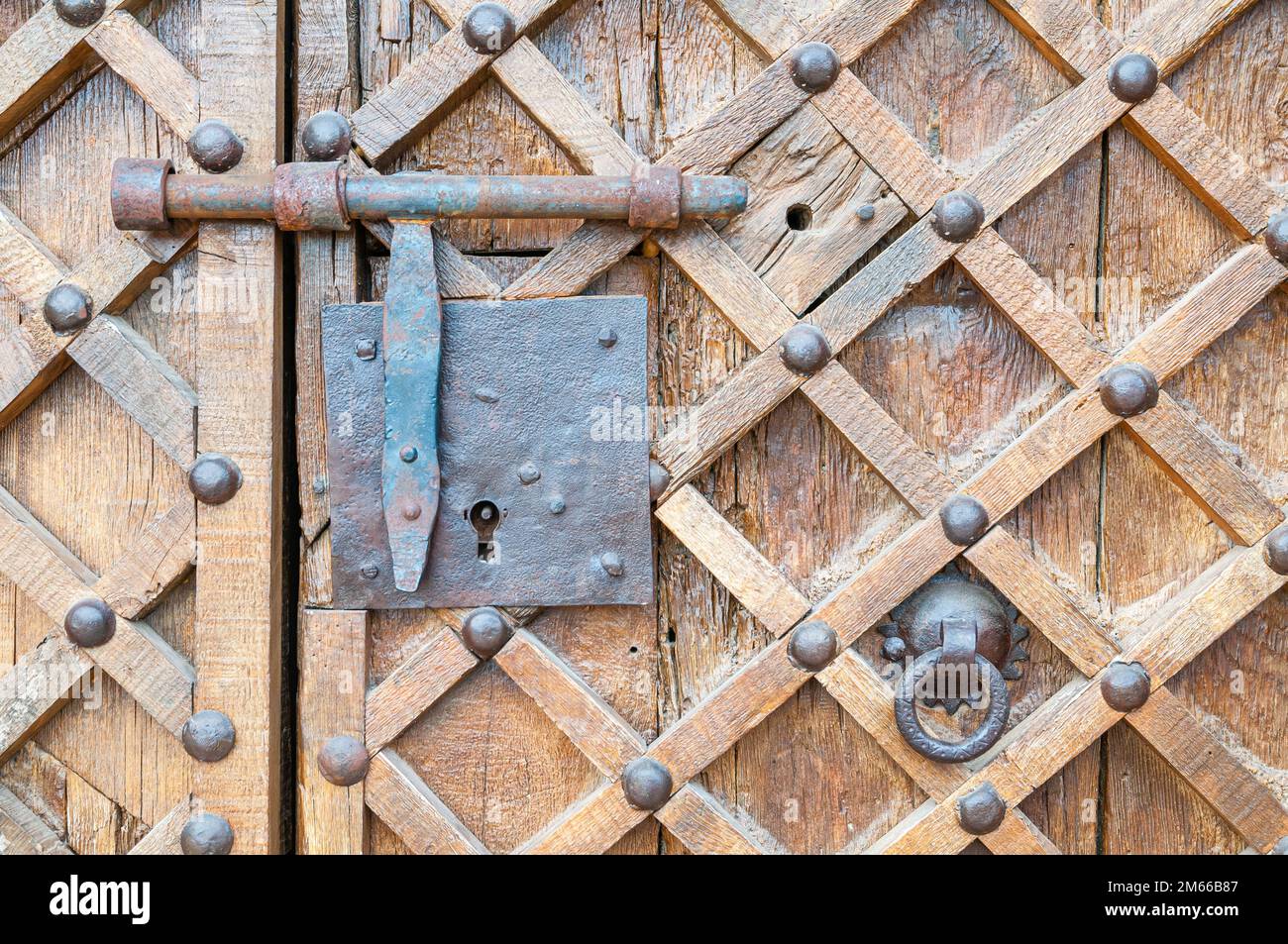Door romanesque style spain hi-res stock photography and images - Alamy