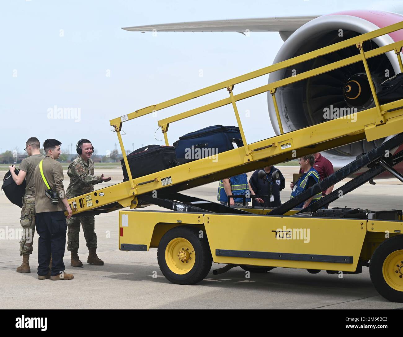 U.S. Airmen unload the cargo of deployed members returning to Joint ...
