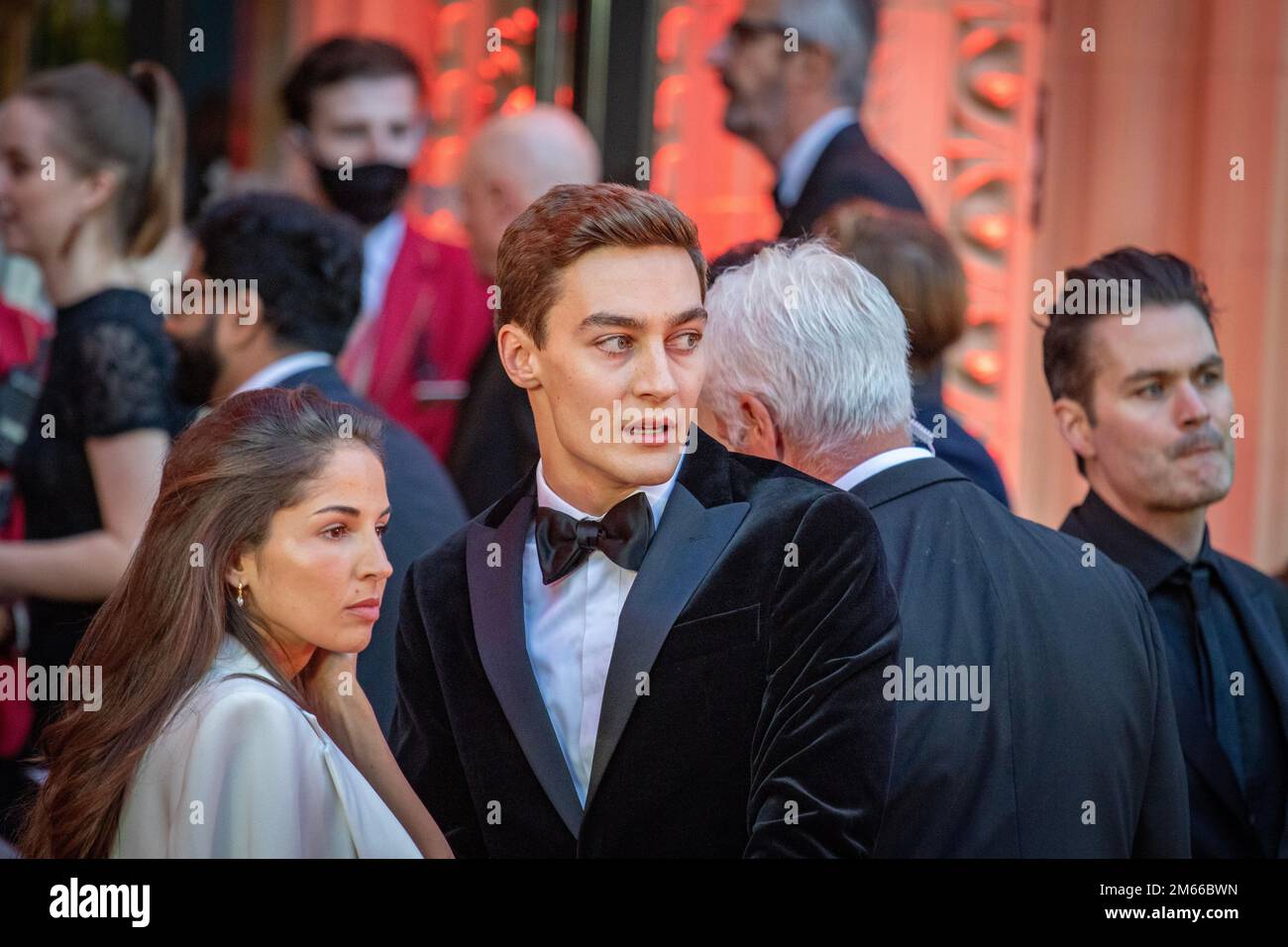 George Russell & Carmen Montero Mundt - James Bond No Time To Die World ...