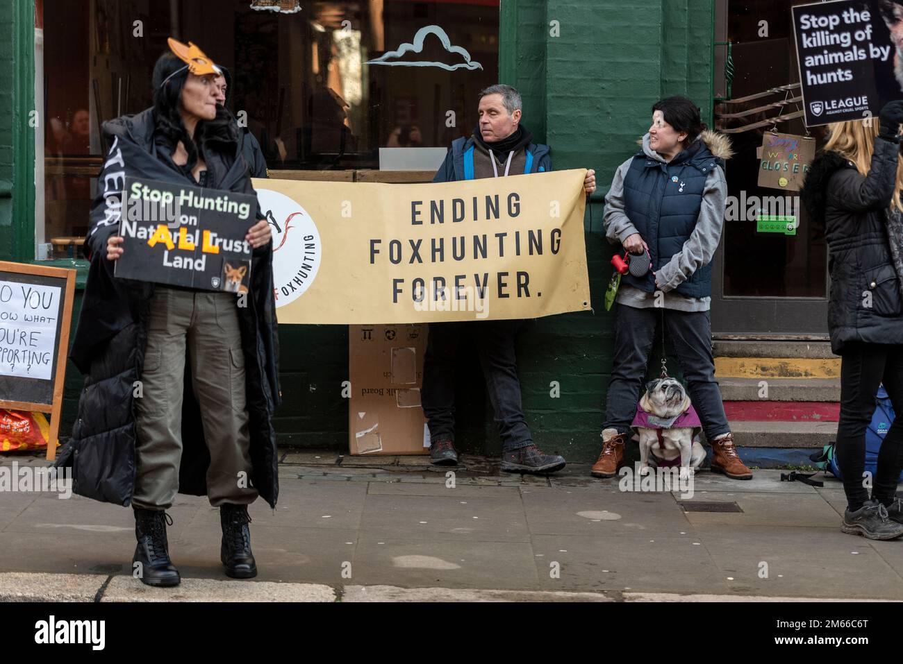 Anti hunt, anti fox hunting protest at The Essex with Farmers & Union ...