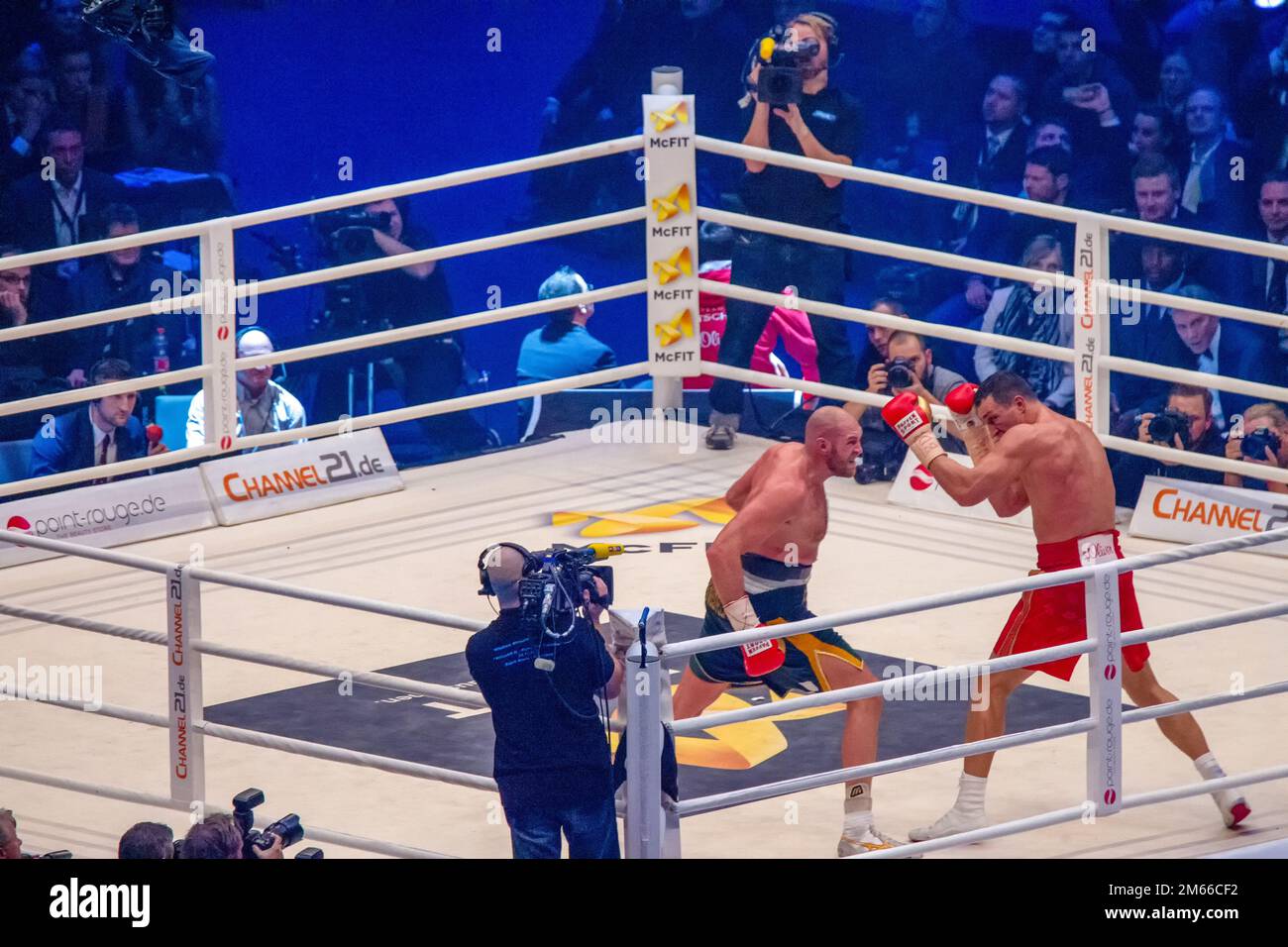 Carl froch boxing hi-res stock photography and images - Alamy