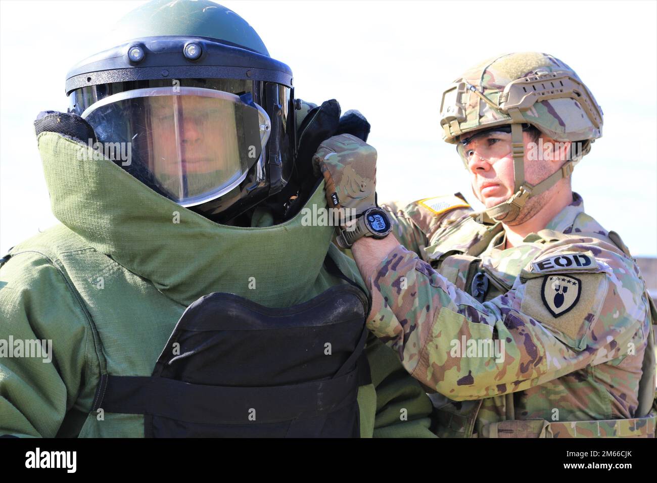 Army Explosive Ordnance Disposal technicians from the 71st Ordnance ...