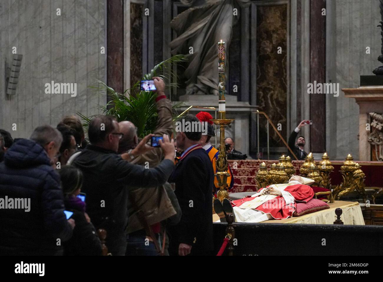 Vatican, Vatican. 02nd Jan, 2023. (EDITORS NOTE: Image depicts death ...