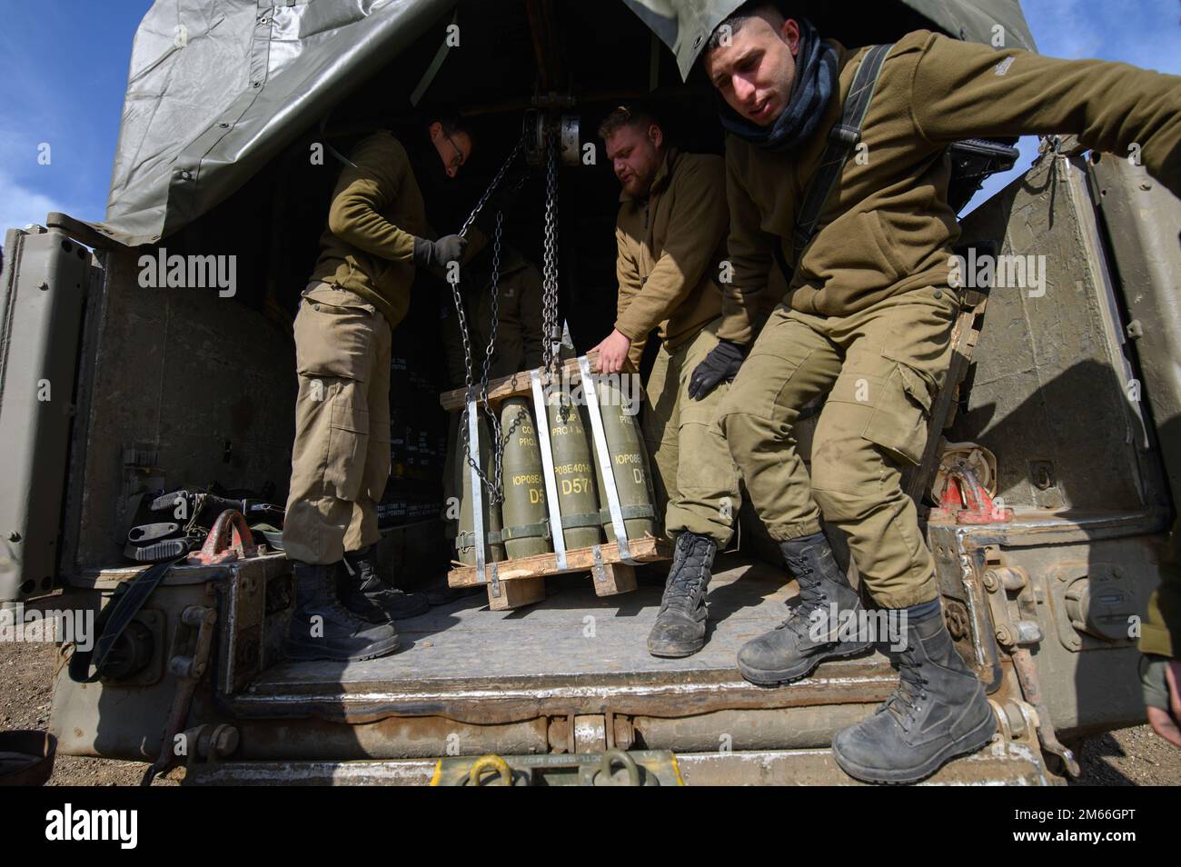(230102) -- GOLAN HEIGHTS, Jan. 2, 2023 (Xinhua) -- Israeli soldiers ...