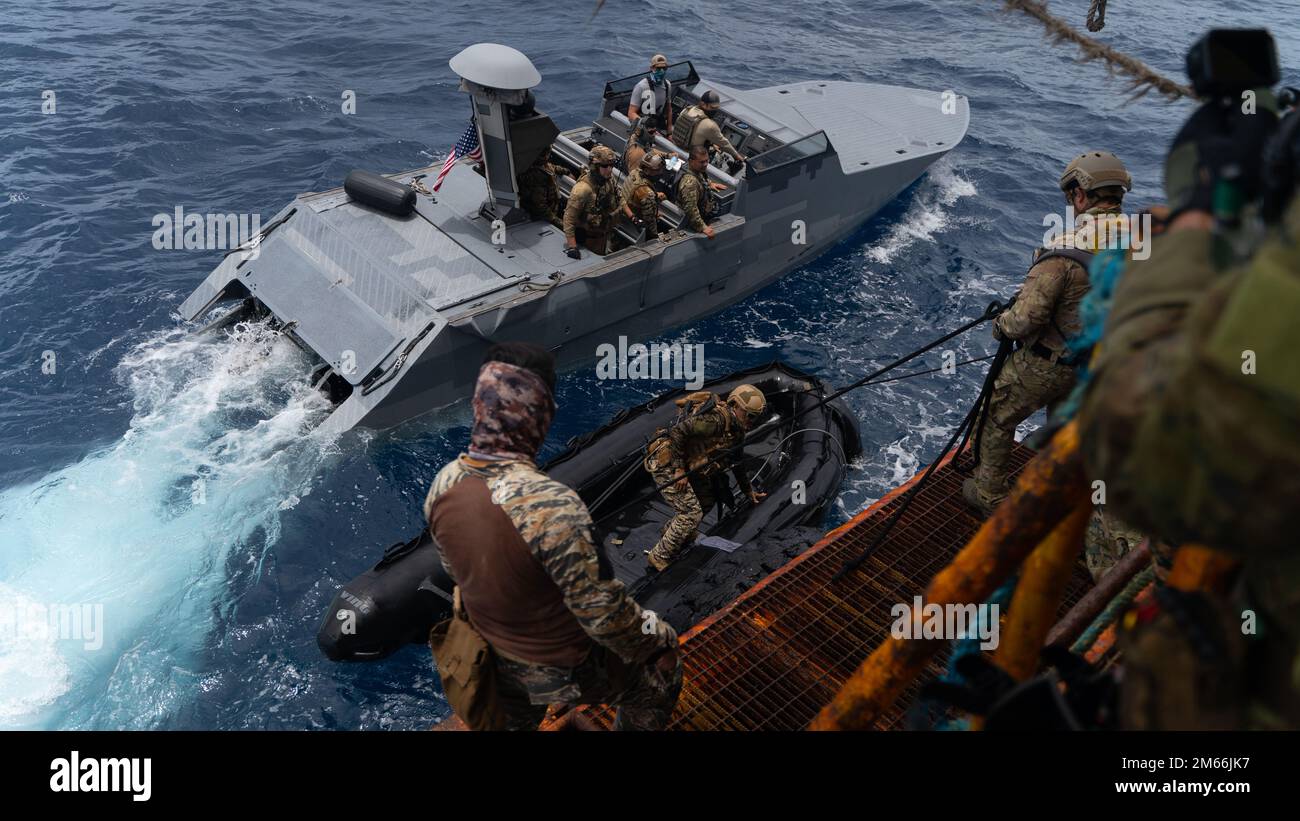 Members of the Philippine Navy Special Operations Group, U.S. Navy ...