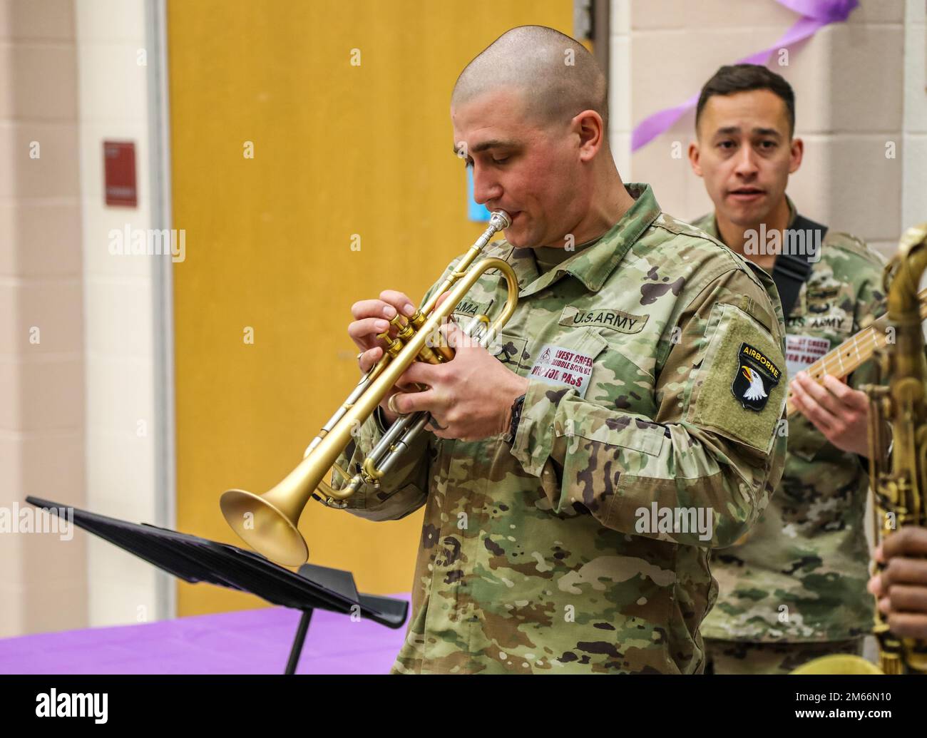 101st airborne division air assault band hi-res stock photography and ...
