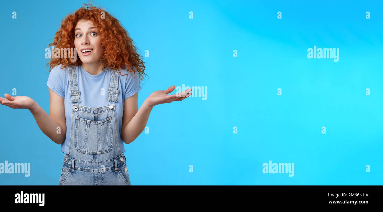 Smiling girl shrugging hi-res stock photography and images - Alamy