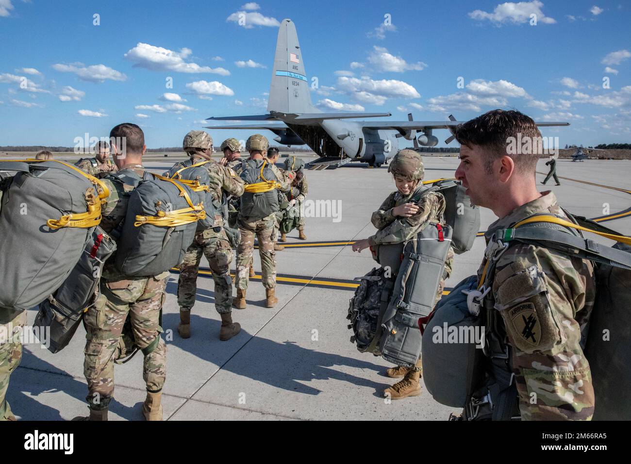 T 11 parachute hi-res stock photography and images - Alamy