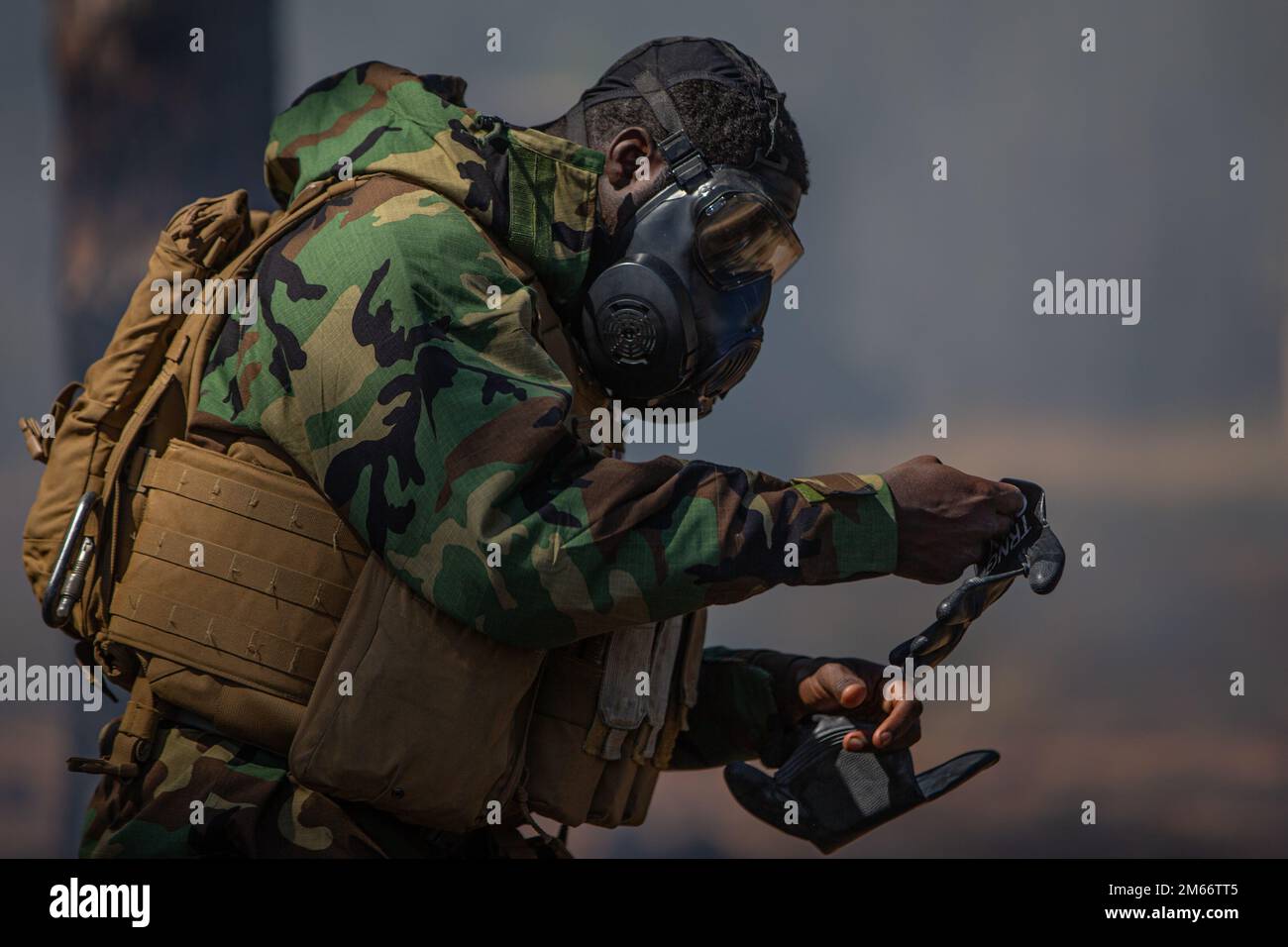 U.S. Marine Corps Gunnery Sgt. Edward Ballard, a battery gunnery ...