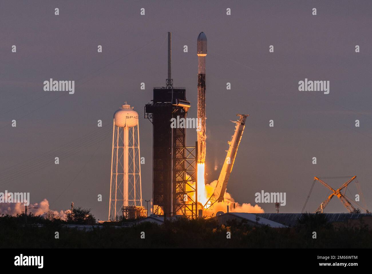 A Falcon 9 rocket carrying Starlink 4-37 payload launches from Space ...