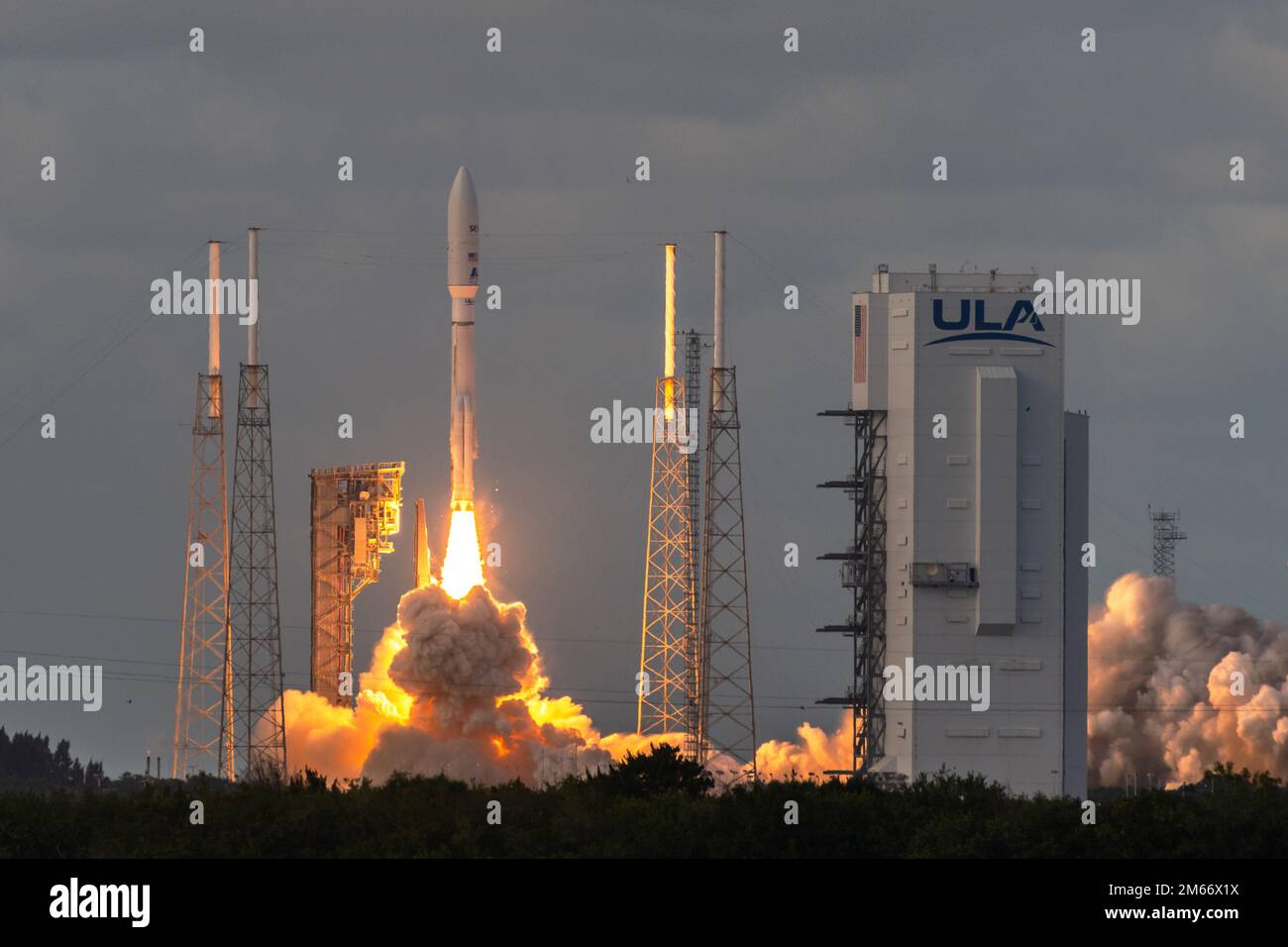 A United Launch Alliance Atlas V rocket carrying the SES satellite ...