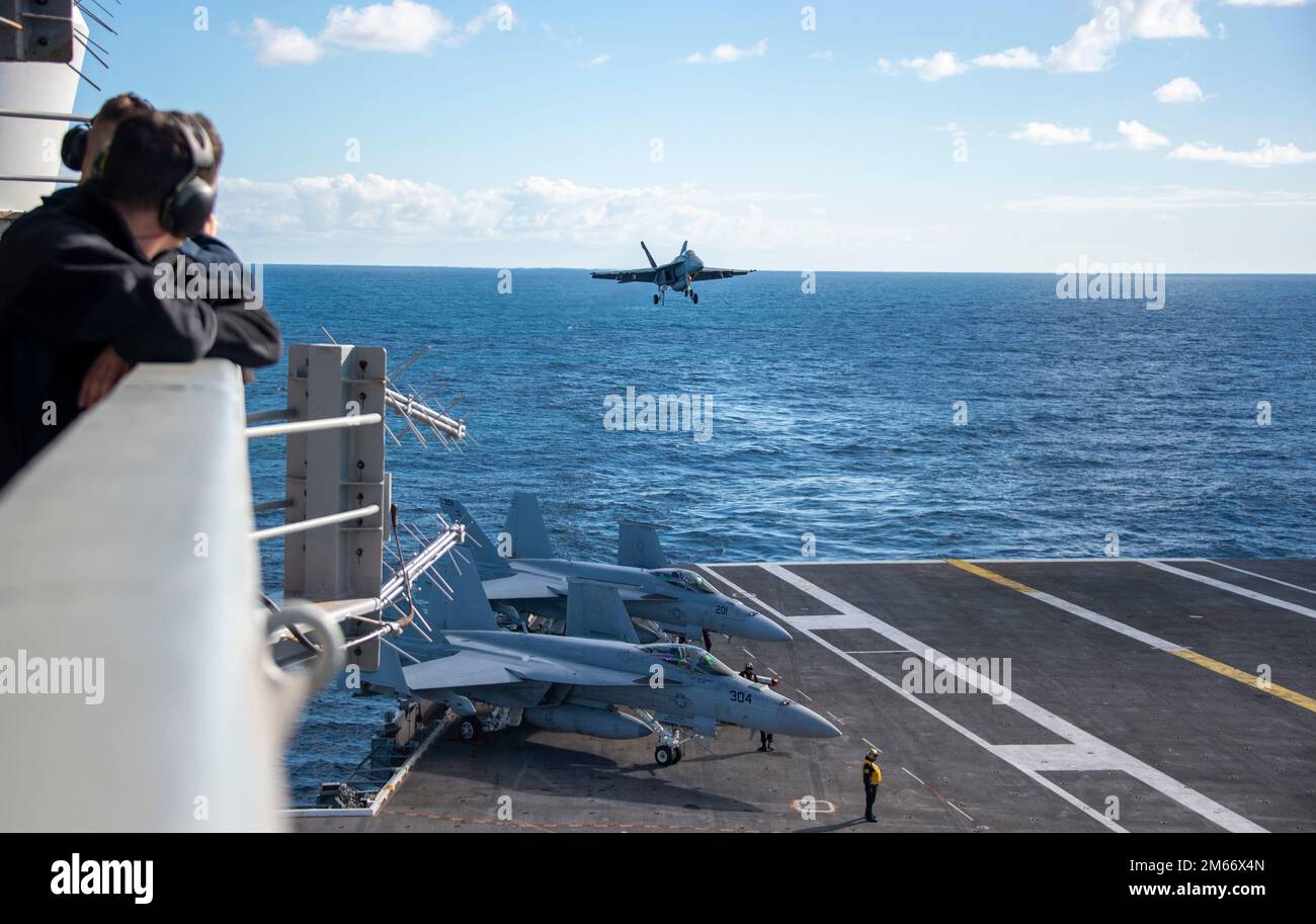 221213-N-HH215-1002 PACIFIC OCEAN (Dec. 13, 2022) An F/A-18E Super ...