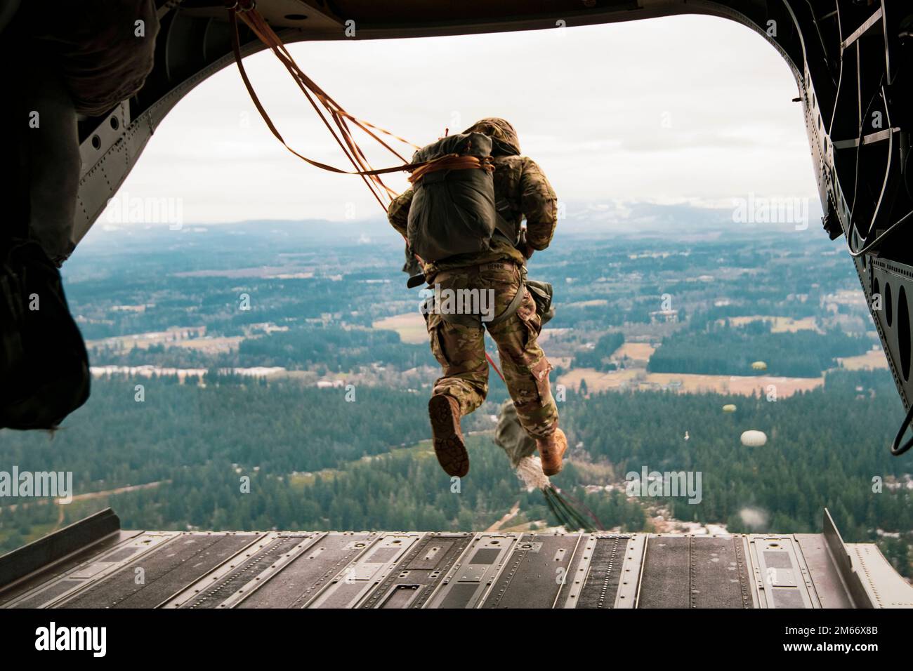 Washington National Guard Soldiers with 1st Battalion, 168th General ...