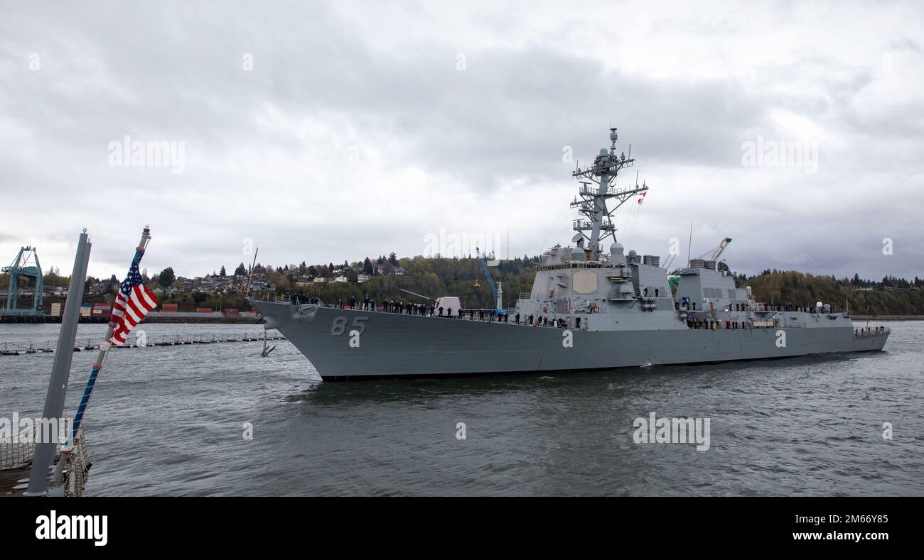 Arleigh Burke-class guided-missile destroyer USS McCampbell (DDG 85 ...