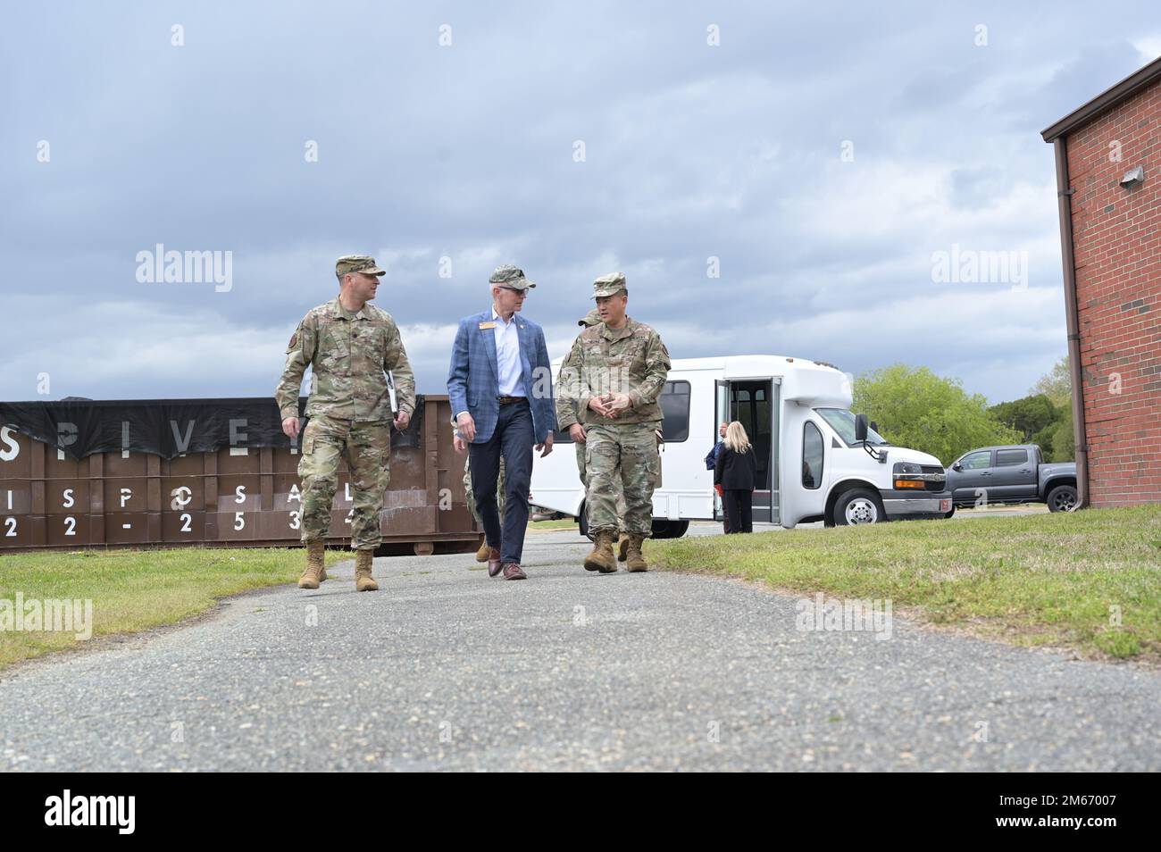 Michael Flanagan (center), Civilian Aide to the Secretary of the Army ...