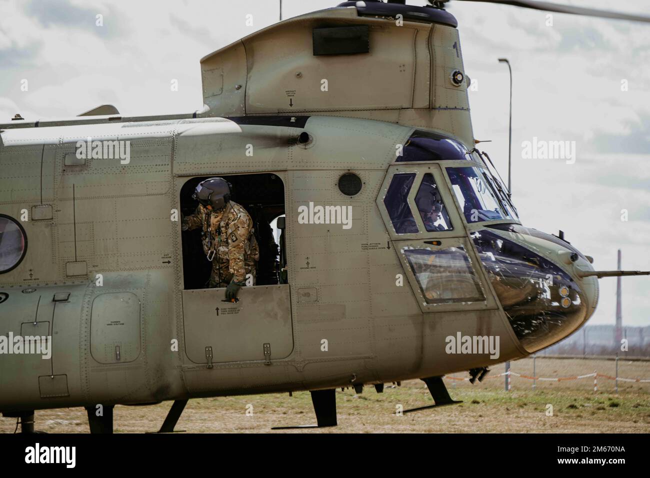 A U.S. Army CH-47 Chinook helicopter crew chief from the 1-214th ...