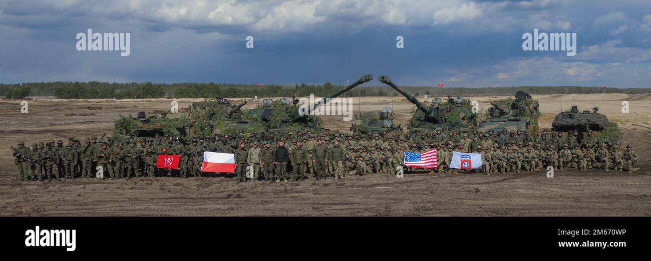 U.S. Paratroopers and Polish Soldiers pose for a group photo with the ...